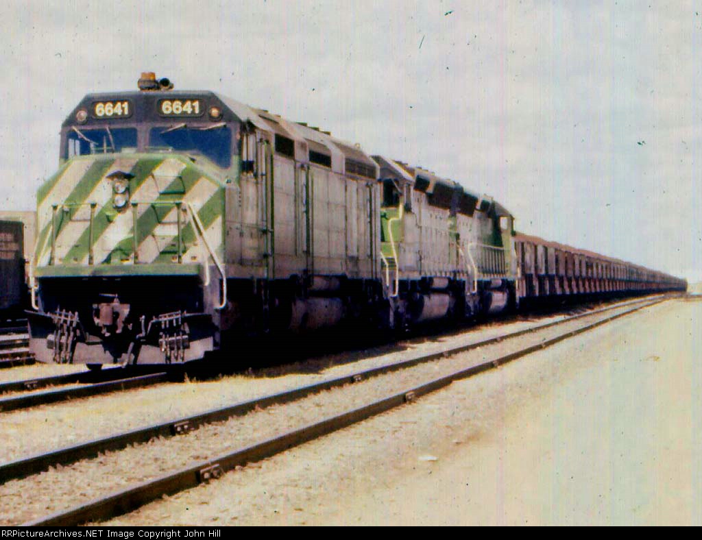 1015-22a Eastbound BN ore train at Northtown Yard